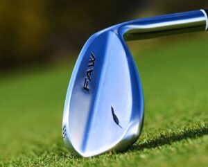 ゴルフ5がフォーティーンに求めた究極のハイバウンスウェッジ。｜GOLF5 × FOURTEEN | BUZZ GOLF