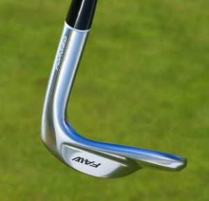 ゴルフ5がフォーティーンに求めた究極のハイバウンスウェッジ。｜GOLF5 × FOURTEEN | BUZZ GOLF