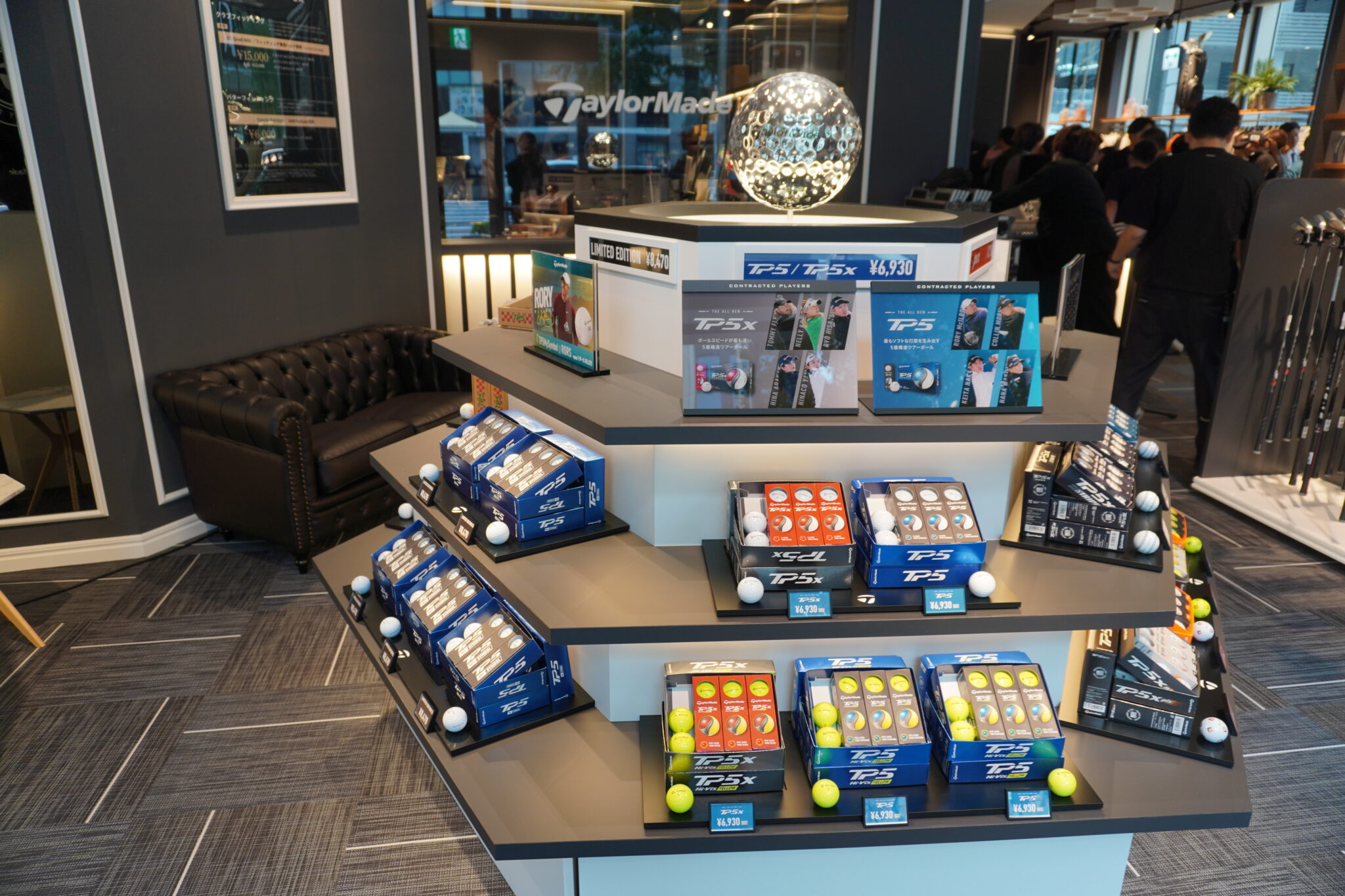 チームテーラーメイドが結集。「TaylorMade Fitting Lab Tokyo」、10月13日グランドオープン | BUZZ GOLF